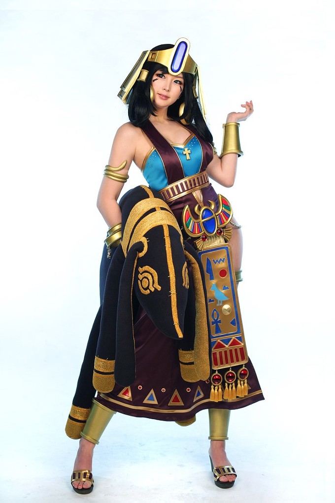 Sid Meier's Civilization: Nefertiti Cosplay by Doremi • AIPT