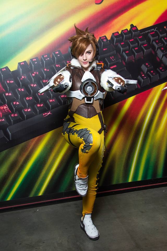 Overwatch: Tracer Cosplay by Adamae • AIPT